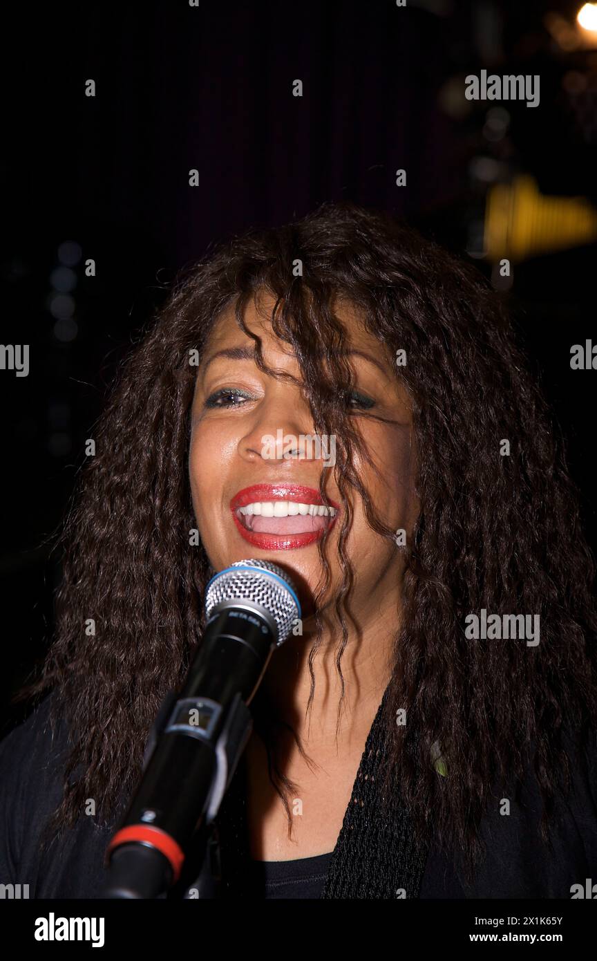 Motown supremes 1960s hi-res stock photography and images - Alamy