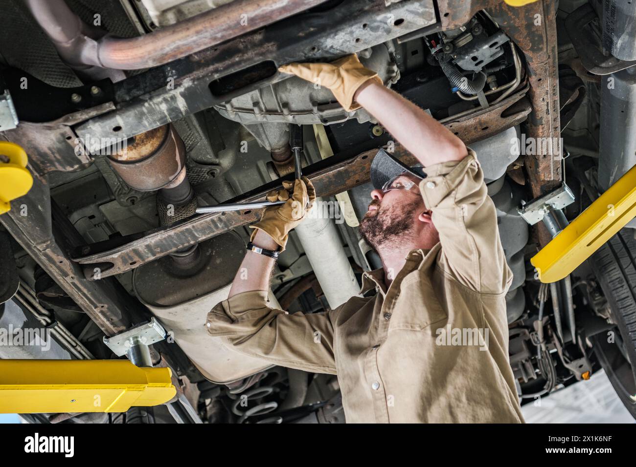 Mechanic performing car repair hi-res stock photography and images - Alamy