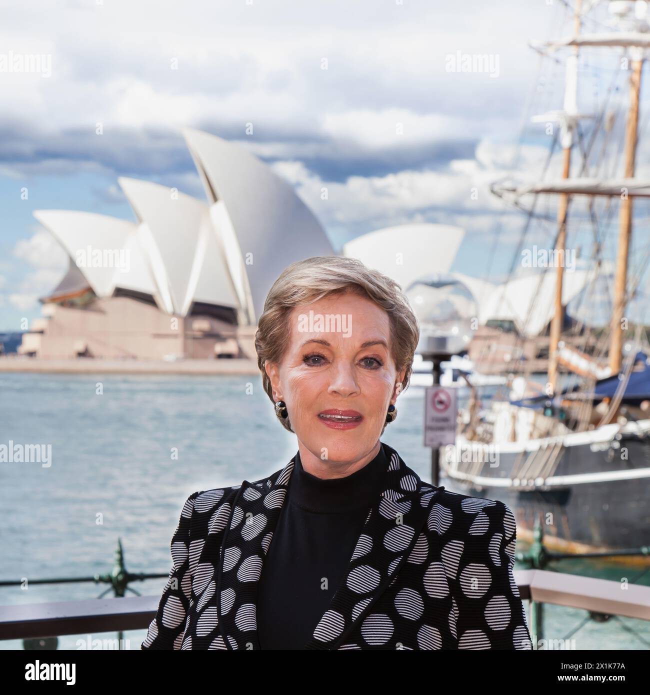 Dame julie andrews hi-res stock photography and images - Alamy