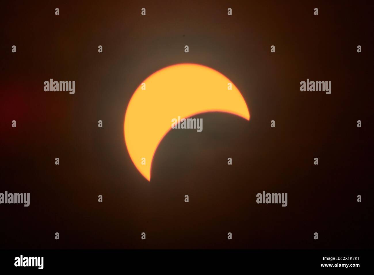 Total Solar Eclipse Crescendo in Spiceland Sky Stock Photo - Alamy Total Solar Eclipse Crescendo in Spiceland Sky Stock Photo - Alamy