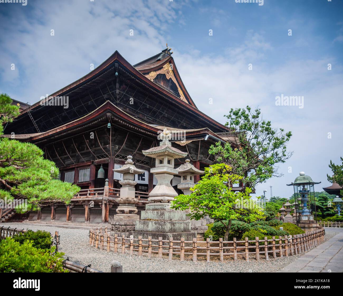 Nagano temple hi-res stock photography and images - Alamy