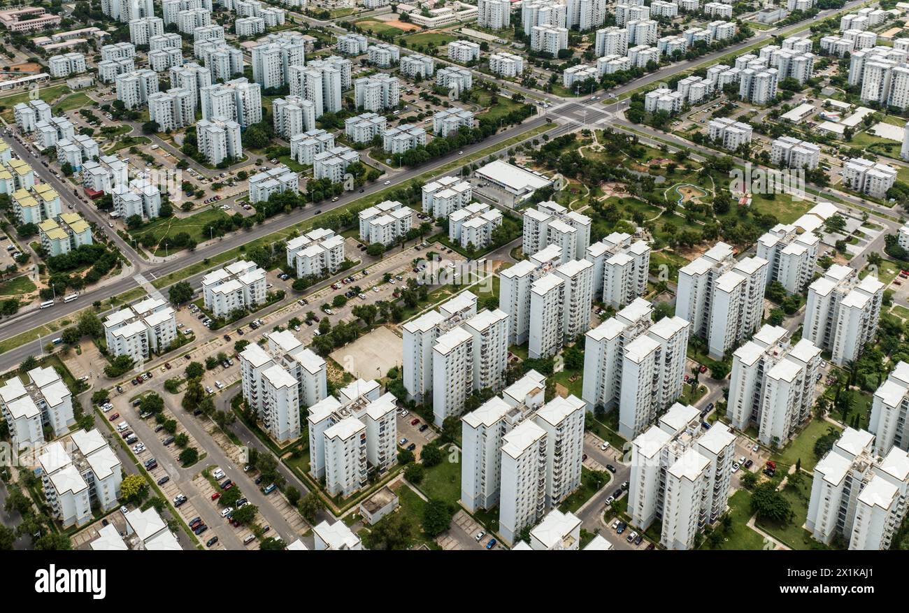 (240417) -- LUANDA, April 17, 2024 (Xinhua) -- An aerial drone photo ...