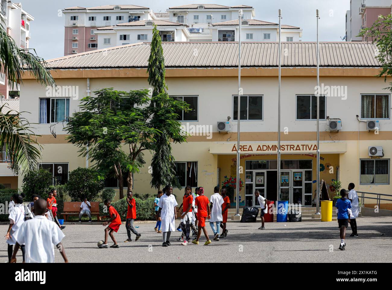 (240417) -- LUANDA, April 17, 2024 (Xinhua) -- This photo taken on ...