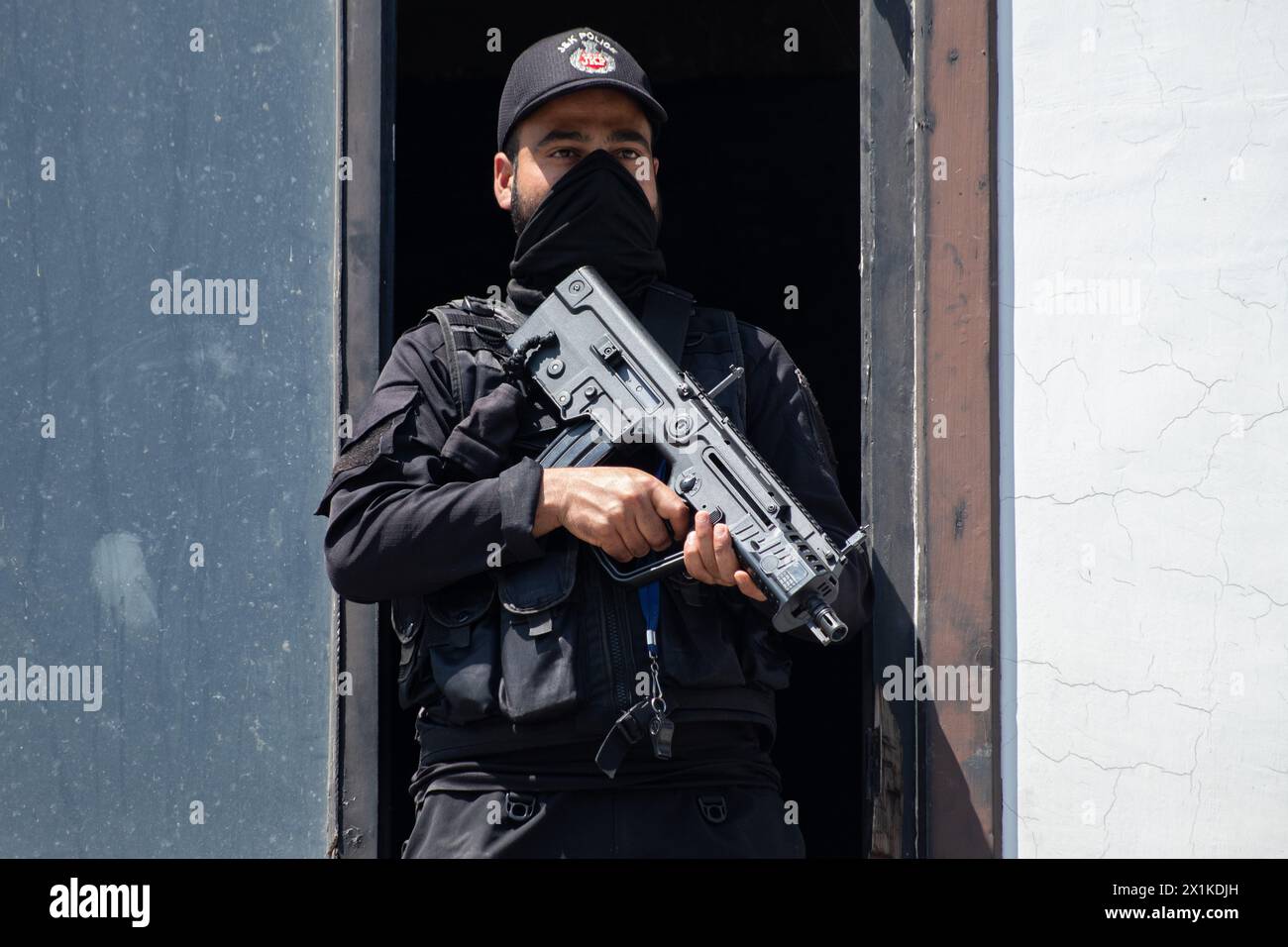 Srinagar, India. 17th Apr, 2024. Indian paramilitary trooper keeps ...