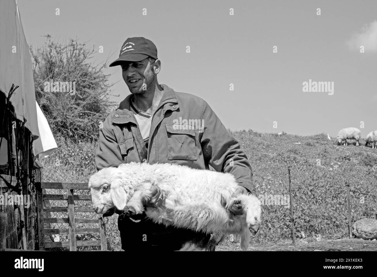 Arab man holding pen Black and White Stock Photos & Images - Alamy Arab man holding pen Black and White Stock Photos & Images - Alamy