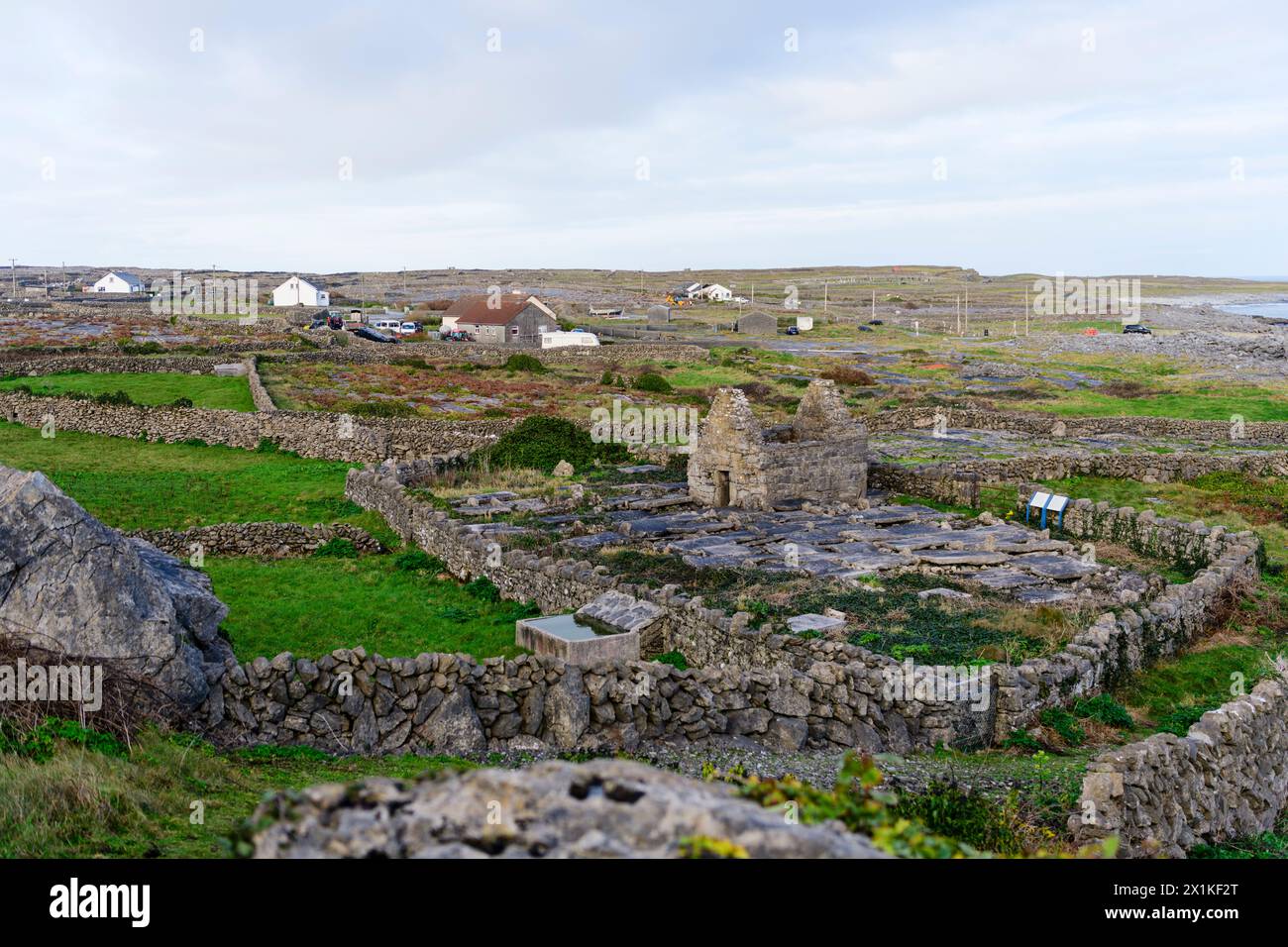 Inis meain church hi-res stock photography and images - Alamy