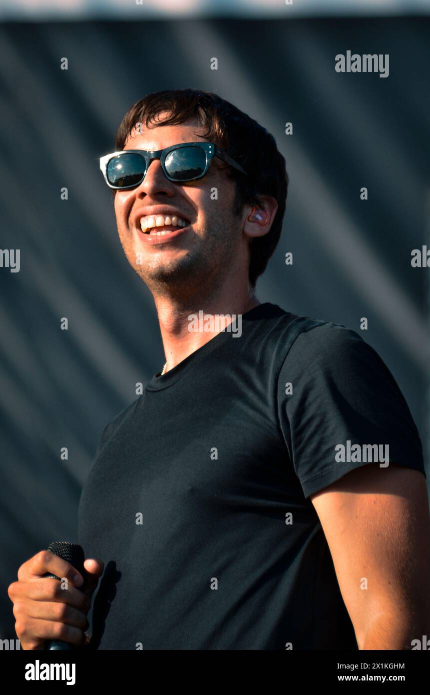 Example singer hi-res stock photography and images - Alamy