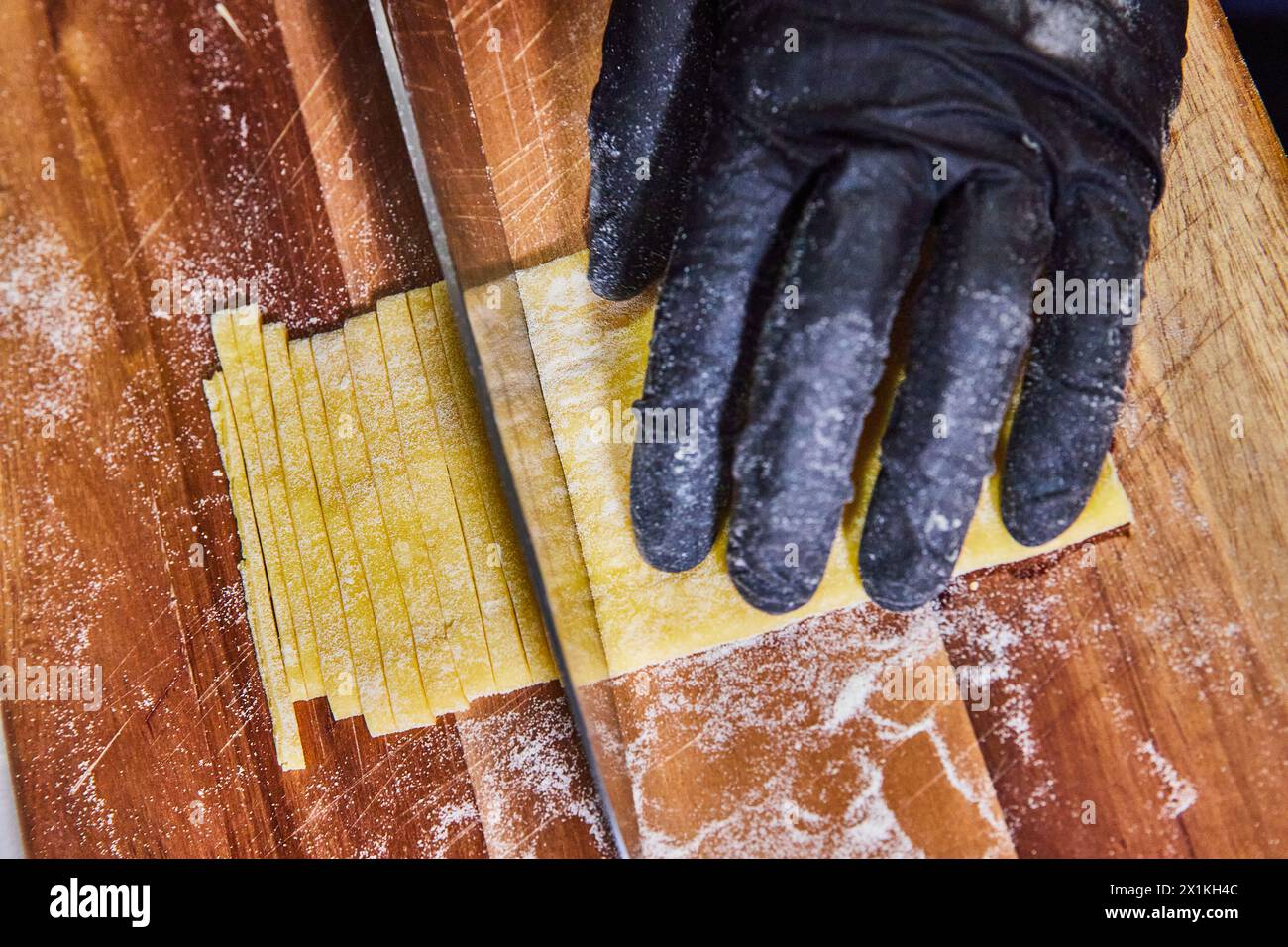 Cutting board on kitchen hi-res stock photography and images - Alamy