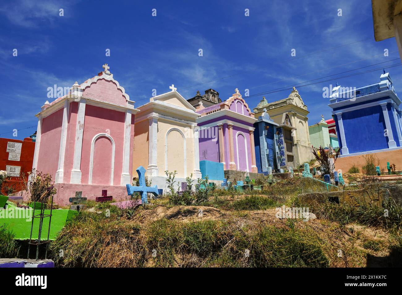 The colorful tombs and vaults of the Cementerio General in ...
