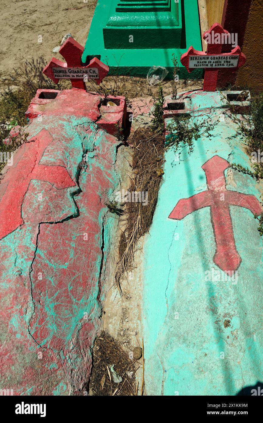 The colorful tombs and vaults of the Cementerio General in ...