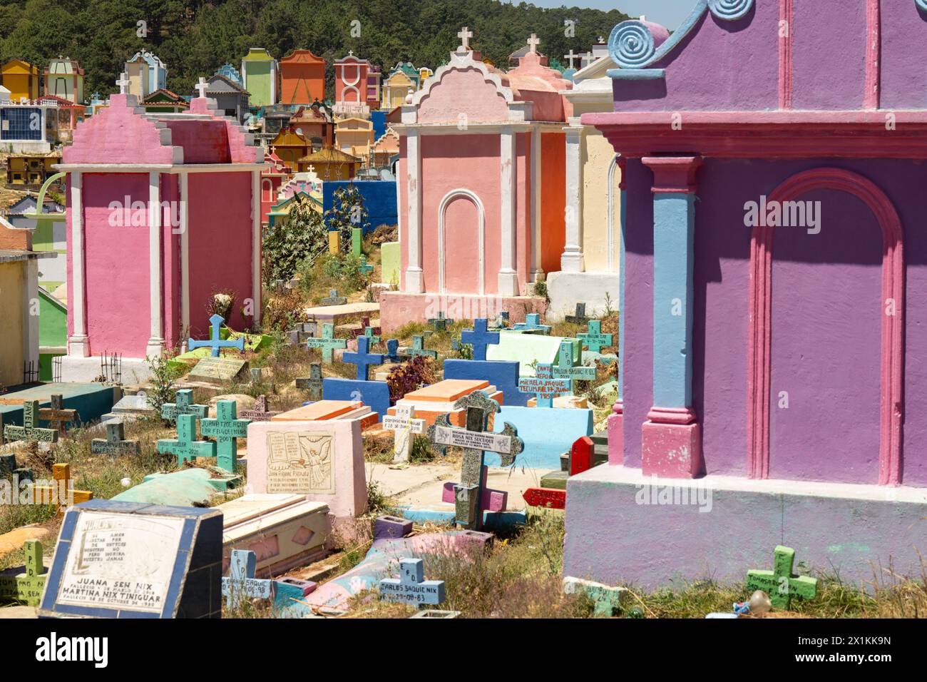 The colorful tombs and vaults of the Cementerio General in ...