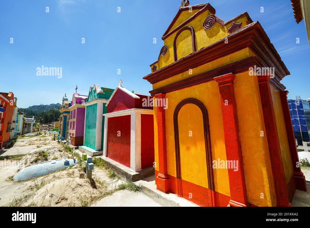The colorful tombs and vaults of the Cementerio General in ...