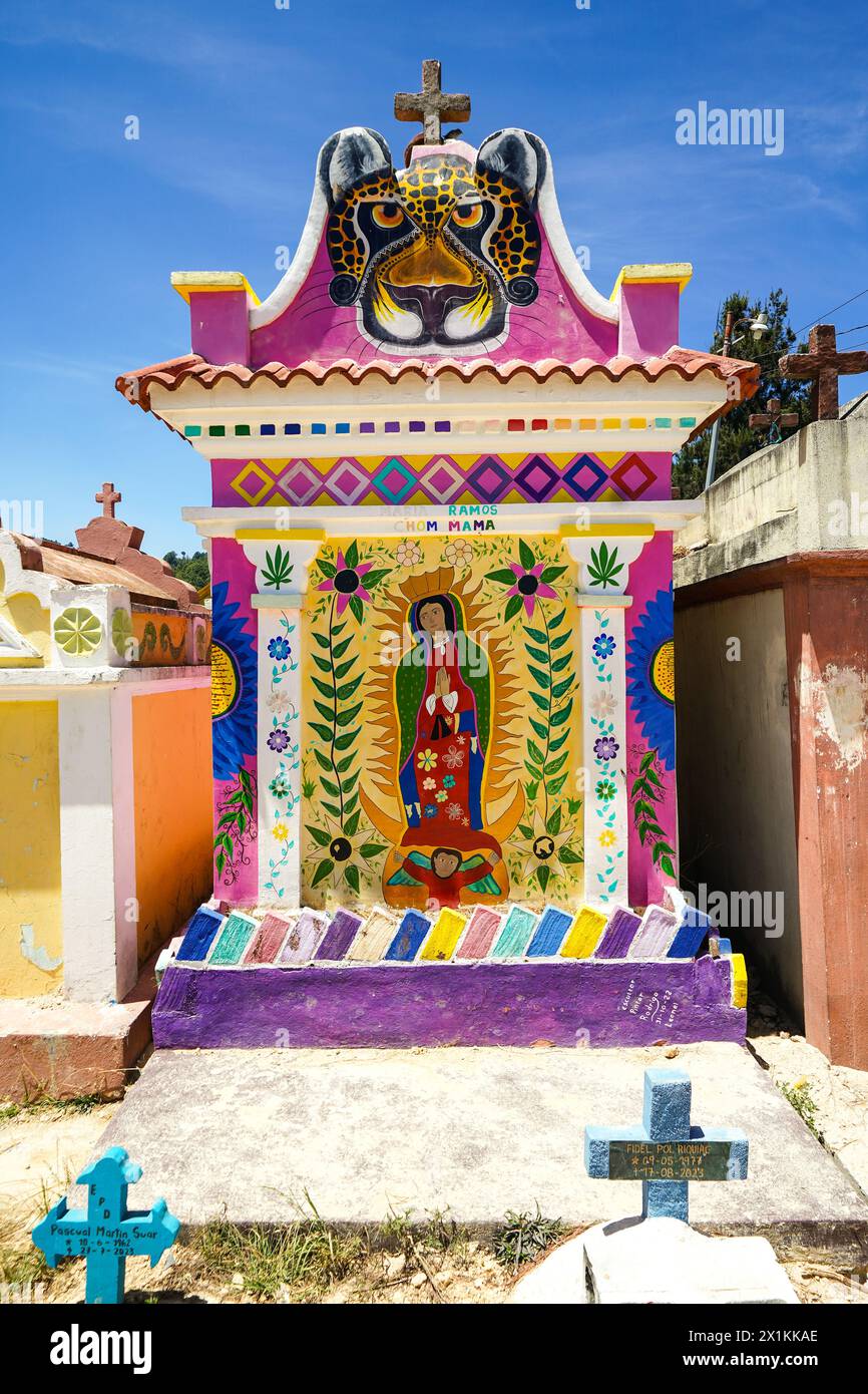 The colorful tombs and vaults of the Cementerio General in ...