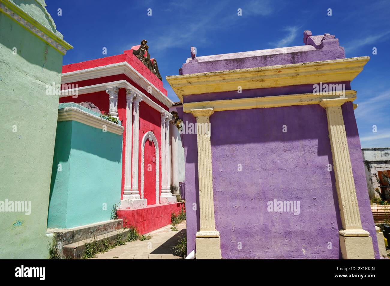 The colorful tombs and vaults of the Cementerio General in ...