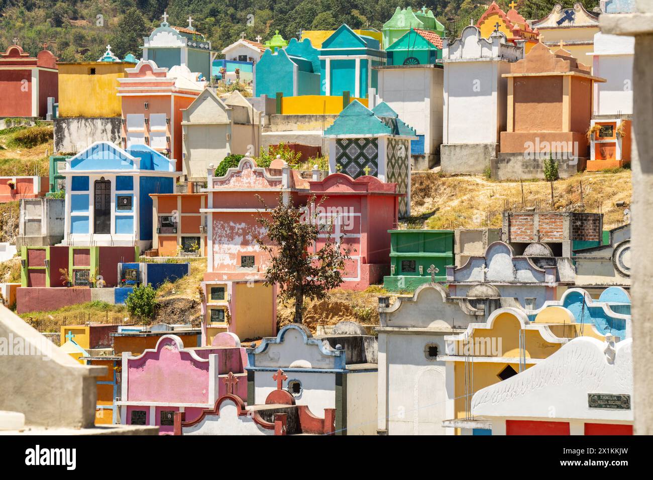 The colorful tombs and vaults of the Cementerio General in ...