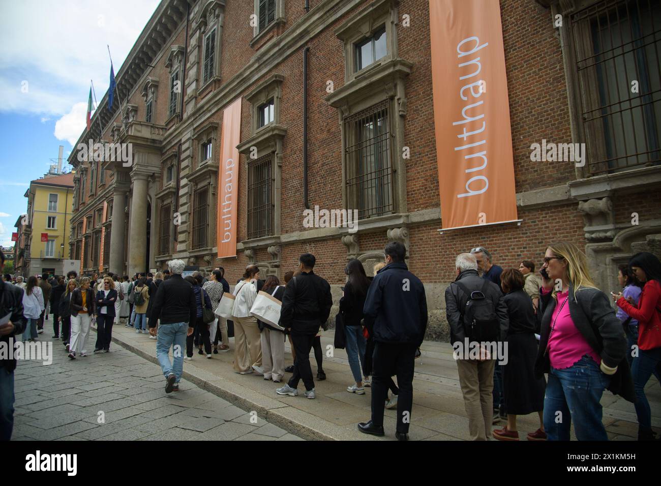 Folla in Brera per Fuorisalone Design Week 2024 - Mercoledì 17 Aprile ...