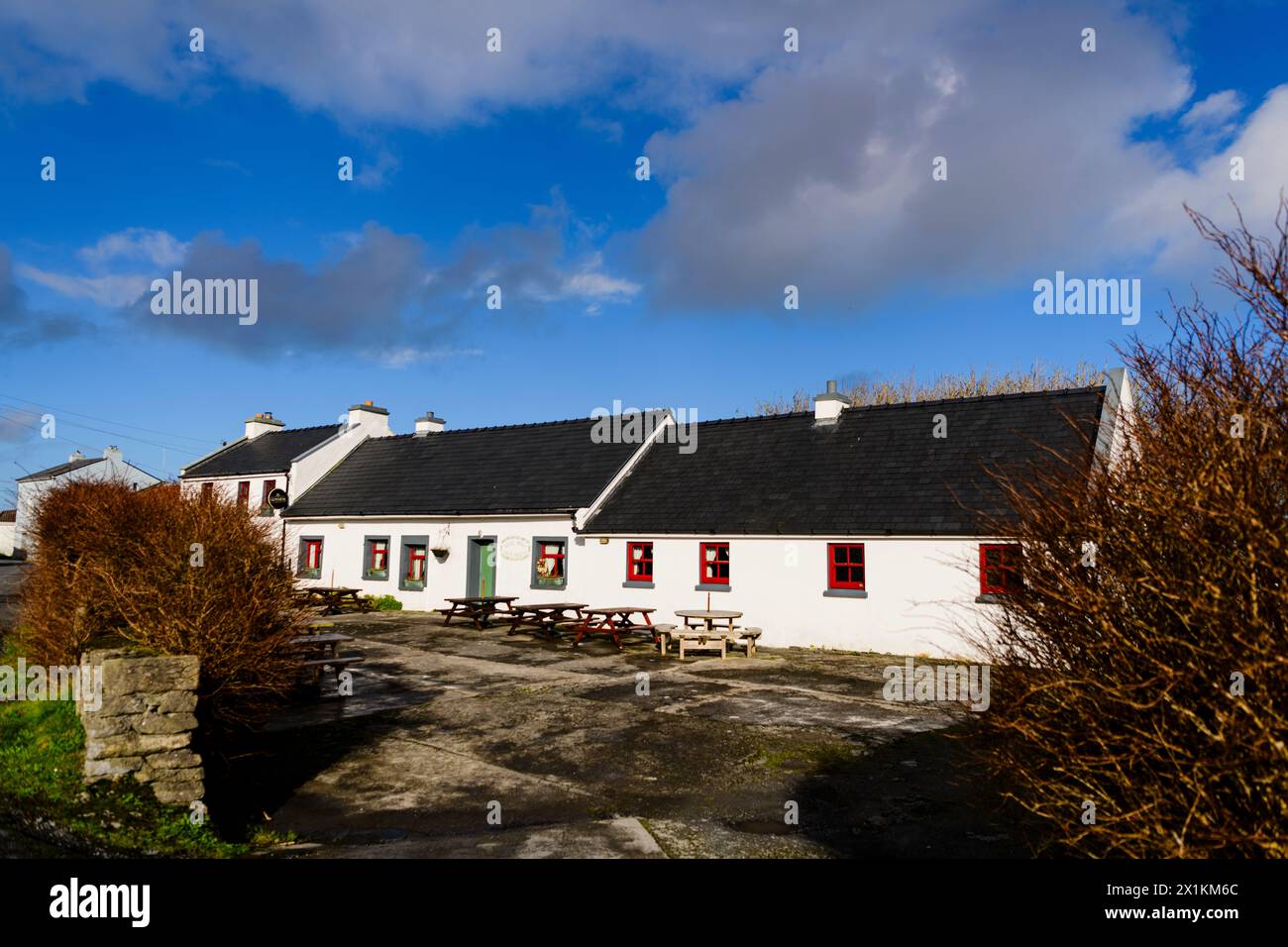 Inis meain pub hi-res stock photography and images - Alamy