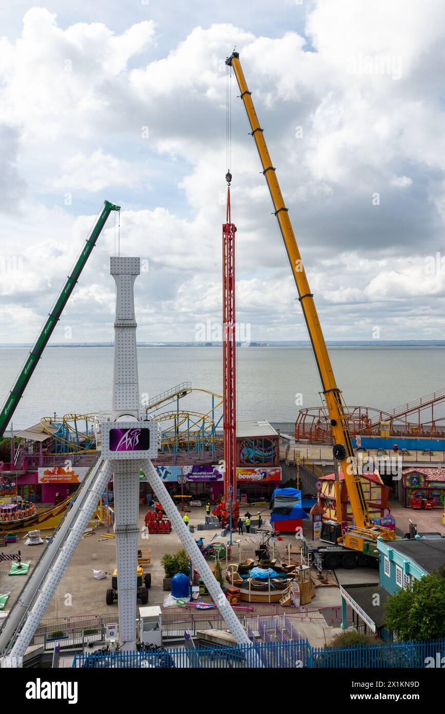 Cranes onsite in the Adventure Island pleasure park lifting the new ...