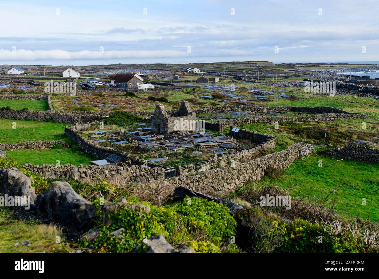 Inis meain church hi-res stock photography and images - Alamy