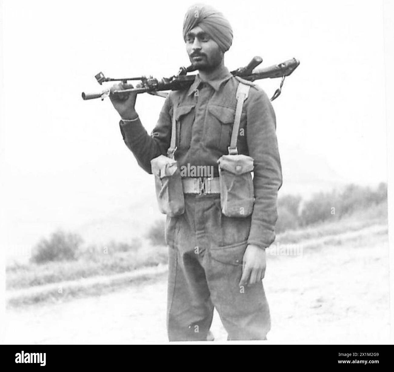 FIFTH ARMY : VARIOUS - The Bren gunner with the patrol , British Army ...