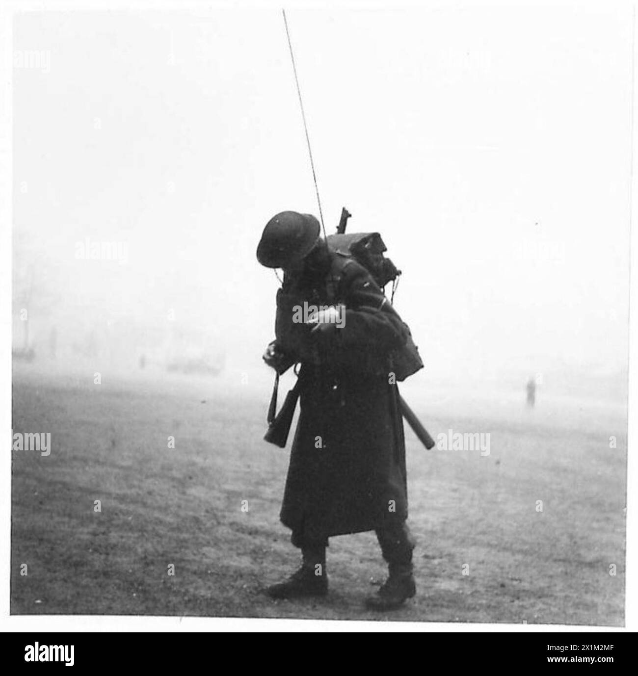 SIGNALMEN PHOTOGRAPHED FOR ARMY BOOKLET - Signalmen photographed going ...