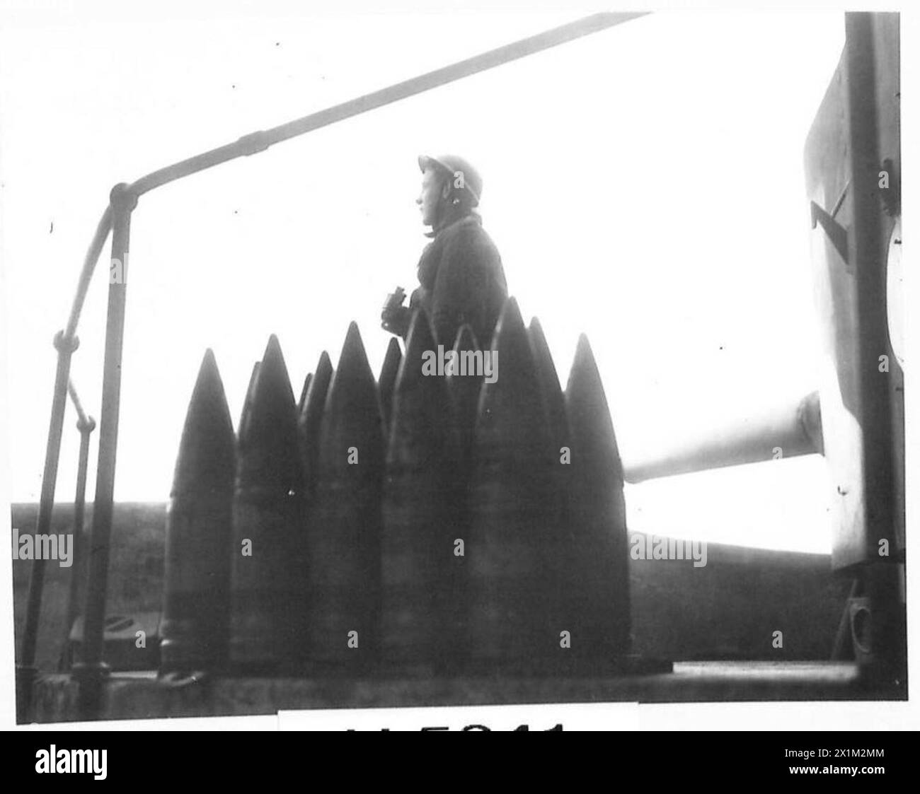 Gunners stand on the Battery Observation Fort along the Thames ...