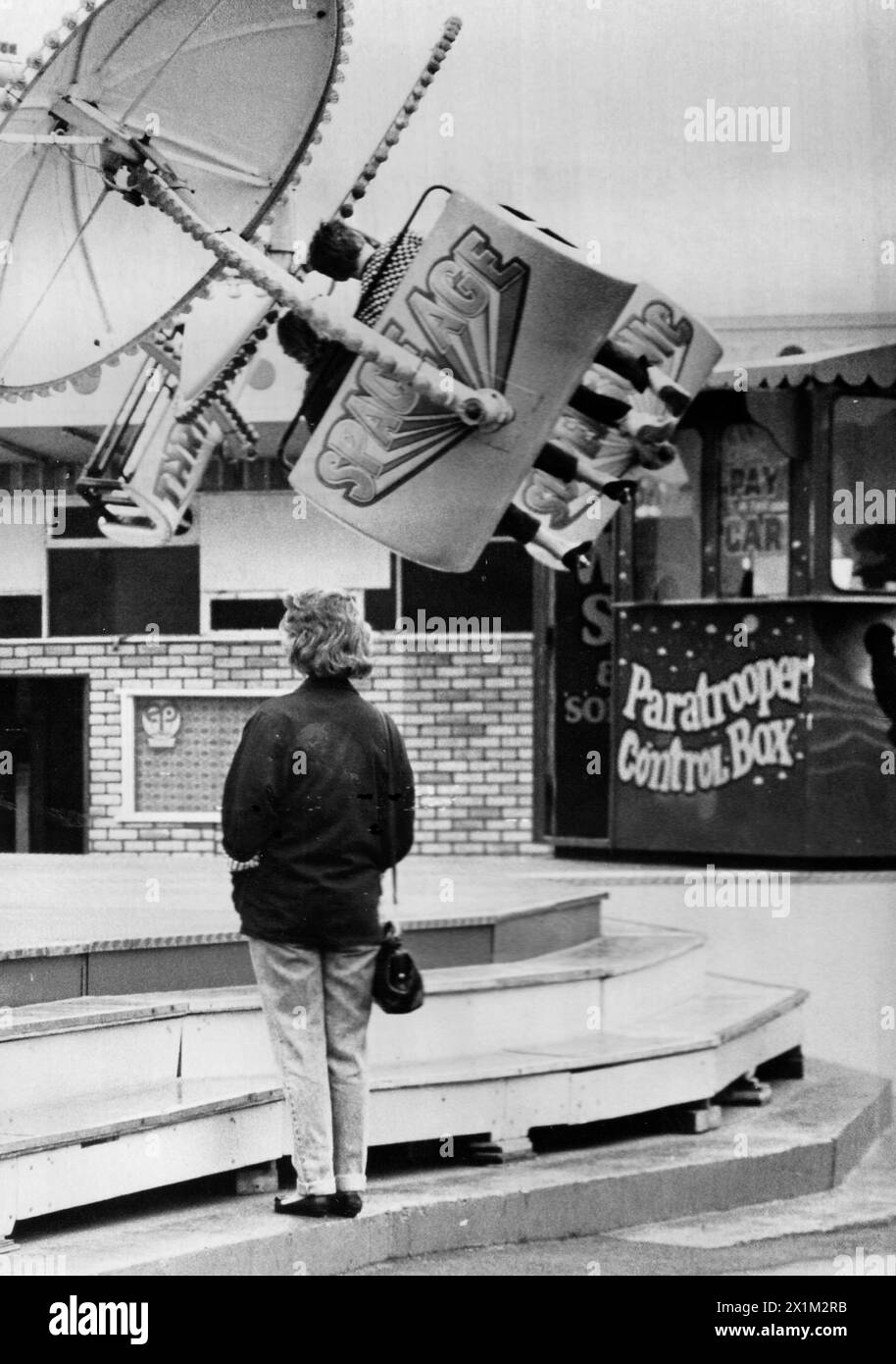 PASSENGERS ENJOY THE FUN OF THE FAIR DESPITE THE SAFETY ISSUES AT FUN ...