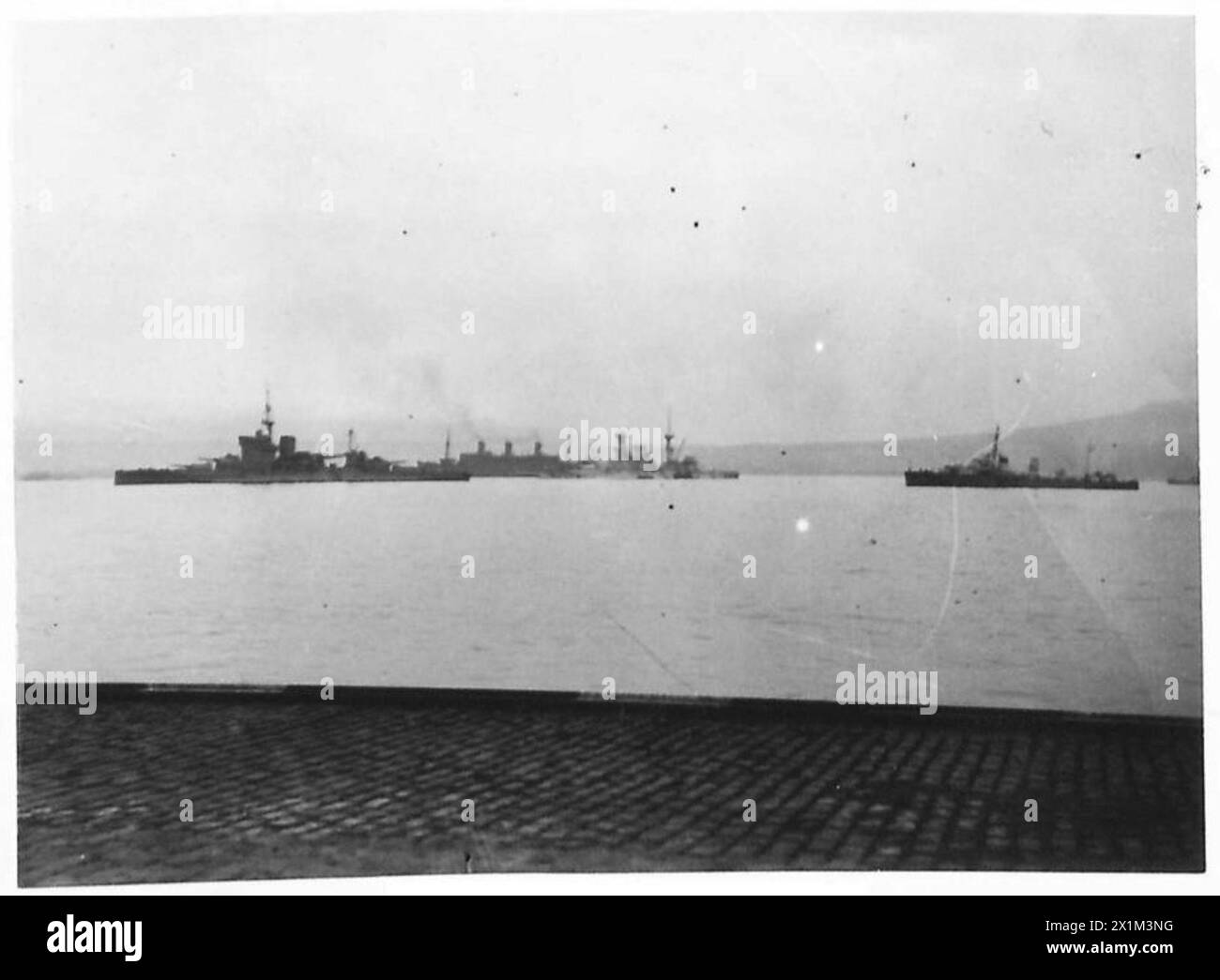 SCENES OUTSIDE THE WAR OFFICE - Mr. Hore-Belisha entering the War ...