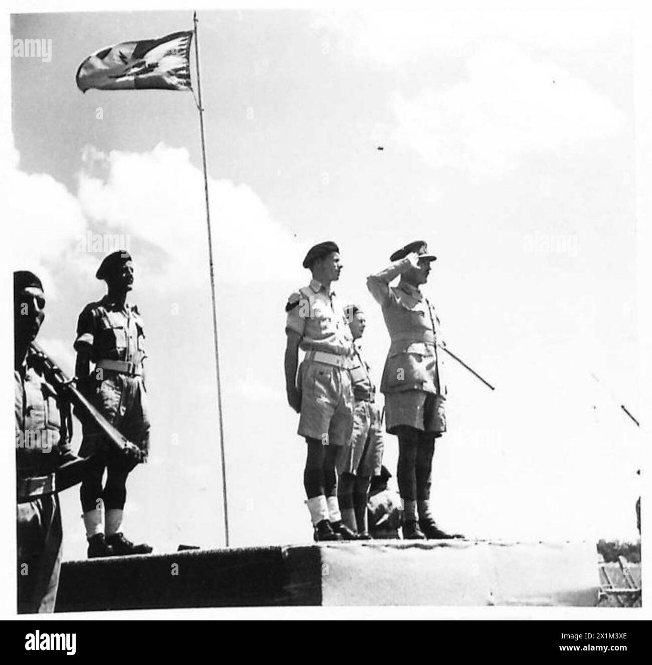 Major General Penny and Colonel Britt inspect the 1st Reconnaissance ...