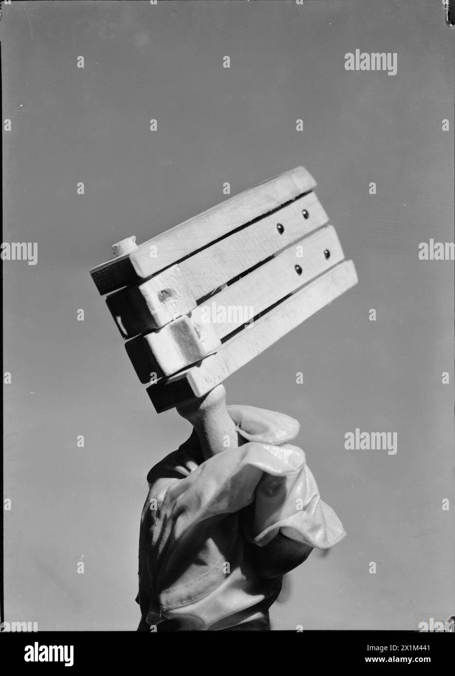 In 1941 british civilians hi-res stock photography and images - Alamy
