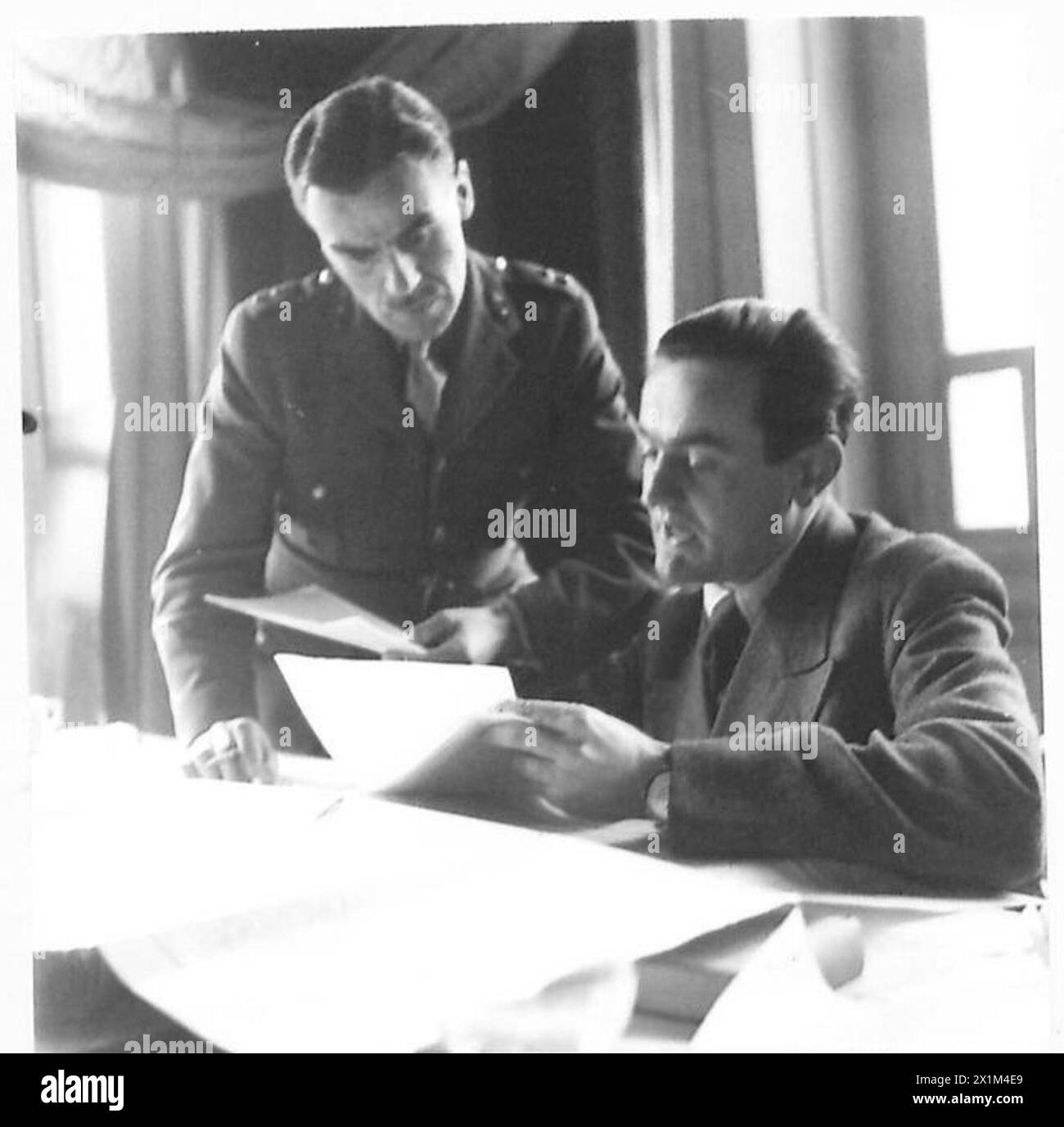 ITALY : EIGHTH ARMYNEWSPAPER - Lieut. Hunt goes over his new job as ...