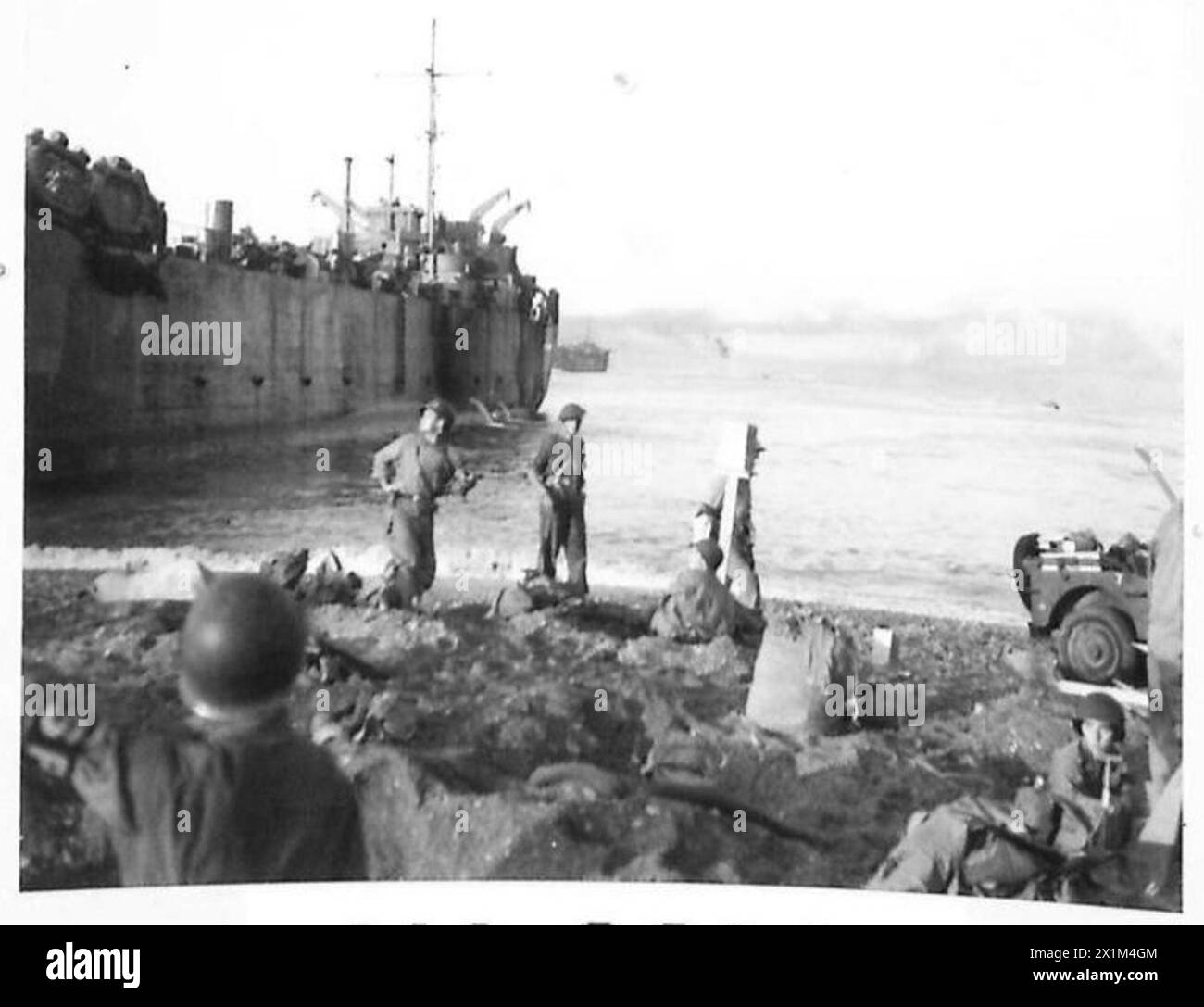 INVASION OF ITALY : NAPLES AREA FIFTH ARMY LAND IN SALERNO BAY - An L.S ...