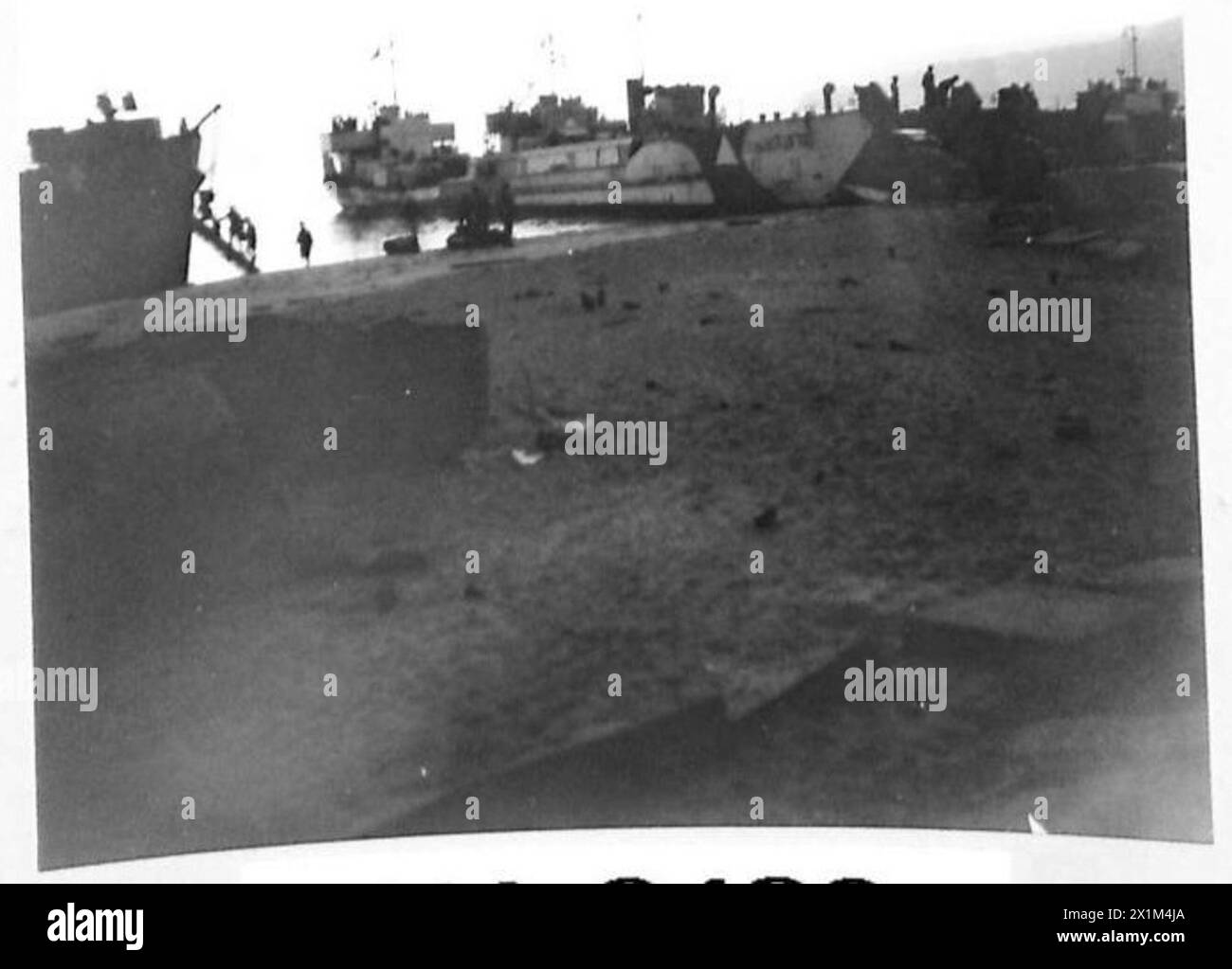 ITALY : BRITISH TROOPS ATTACK ENEMY REAR - Scene during the dawn ...