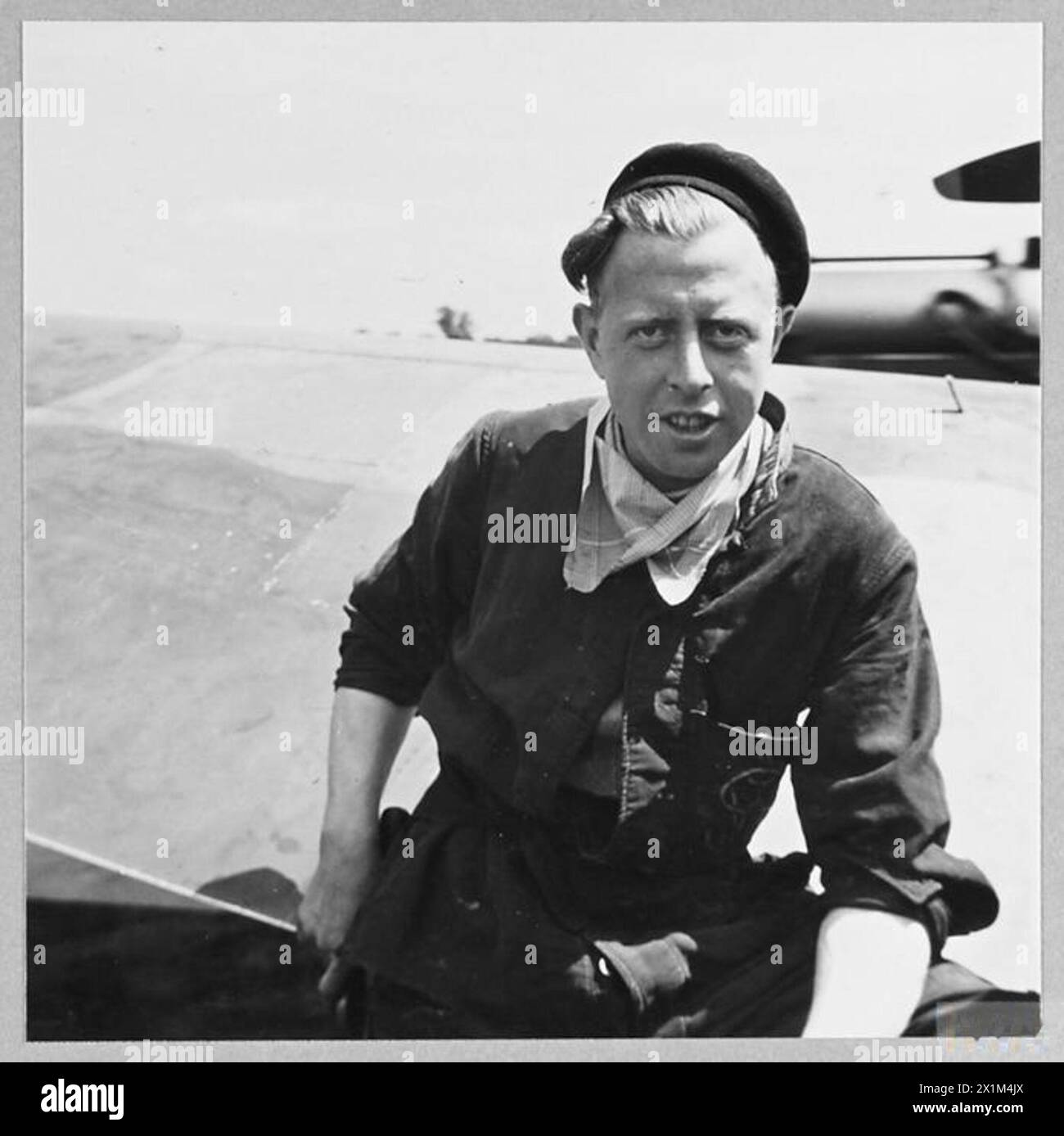 LANCASHIRE LAD DOES A KEY GROUND-STAFF JOB - 11222 Picture (issued 1943 ...