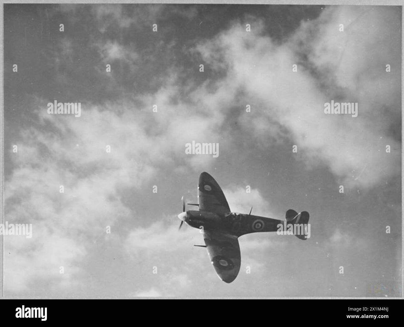 Spitfire cannon hi-res stock photography and images - Alamy