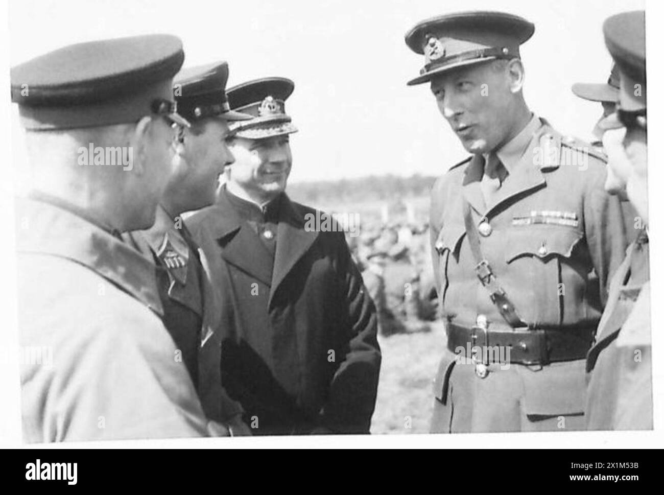 ARMY SEES NEW PLANES - Lt.Gen. Anderson talking to members of the ...