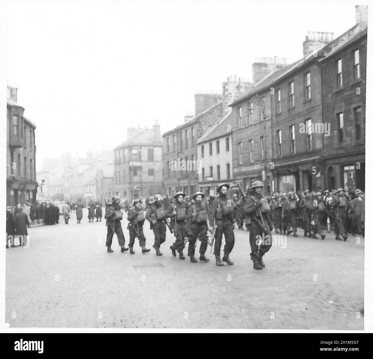 British army marching Black and White Stock Photos & Images - Alamy