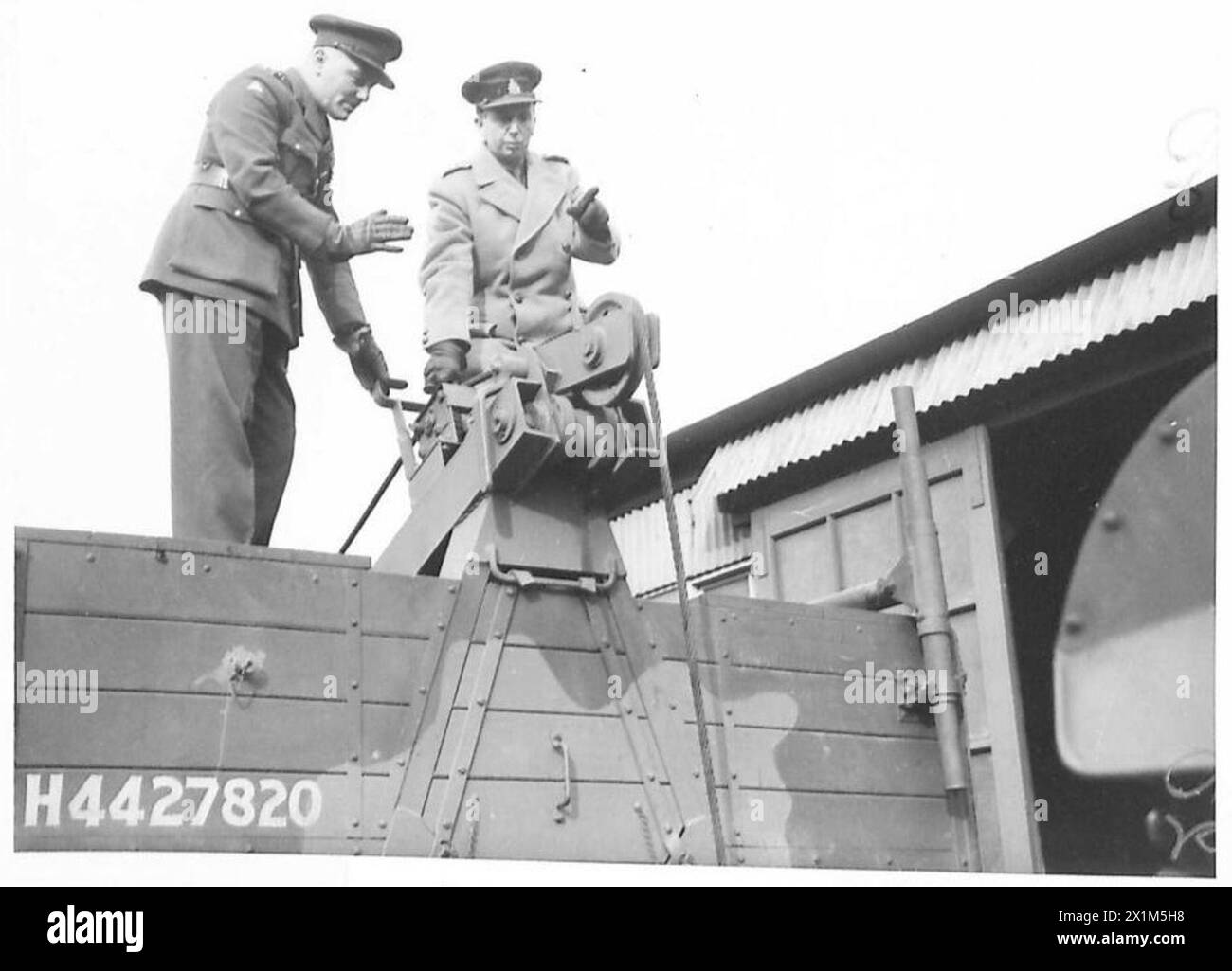 WAR CORRESPONDENTS VISIT NORTHERN IRELAND - Two Officers - Major G.W ...