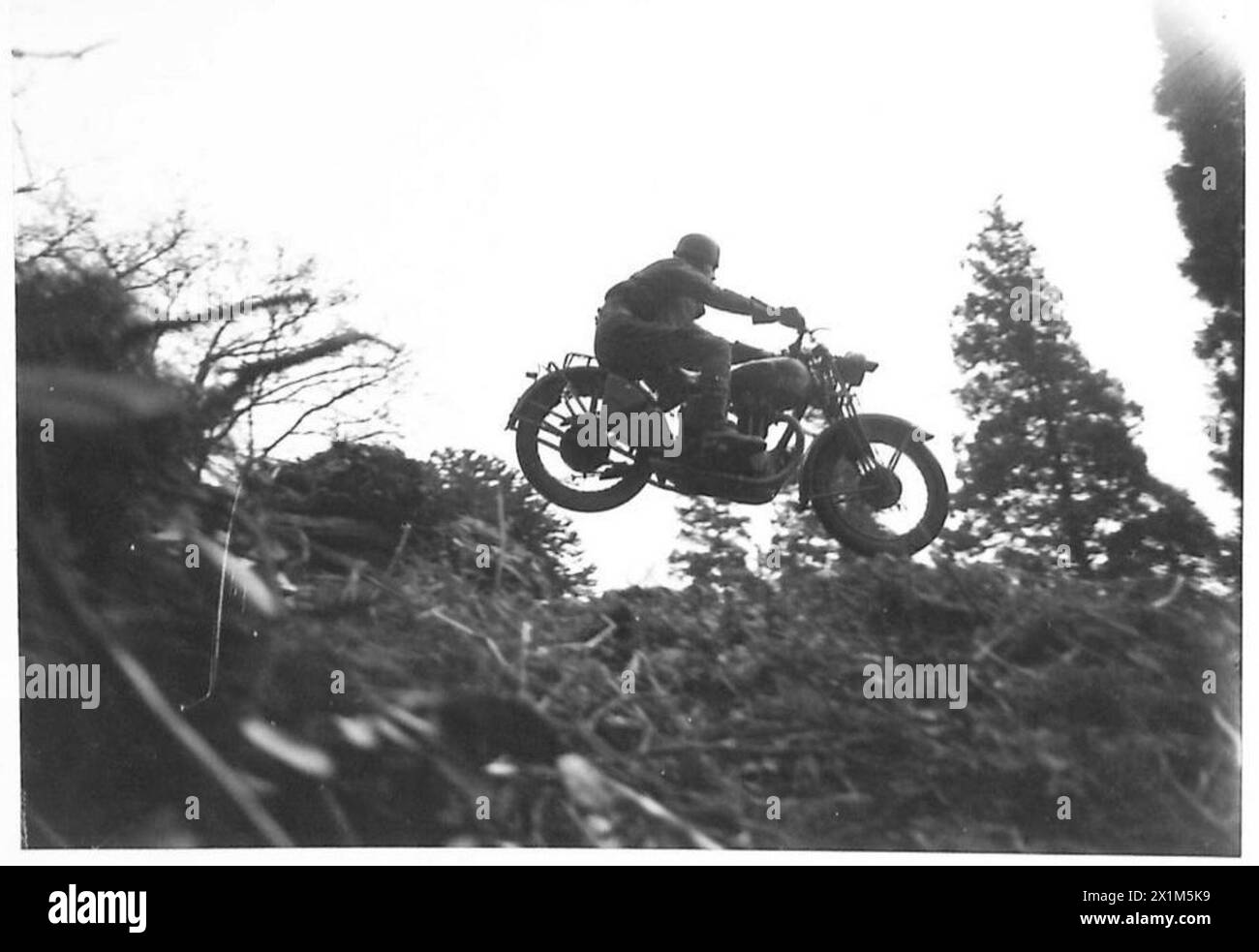 TRAINING ARMY DRIVERS - Despatch riders of the unit give a ...