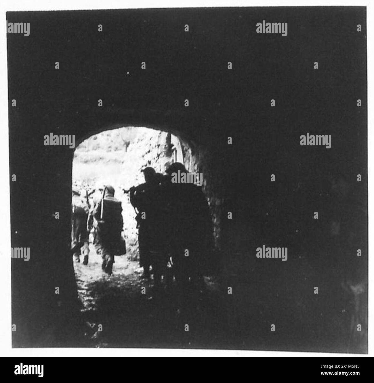 FIFTH ARMY : ANZAC MACHINE GUNNERS IN ACTION - The Vickers machine ...