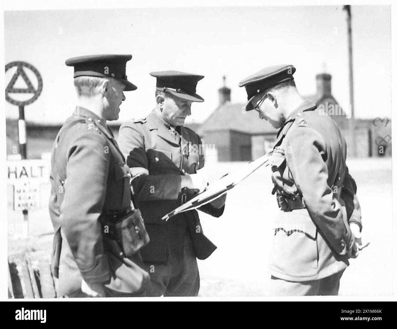 IN BONNIE SCOTLAND - Lieut.General R.H. Carrington, CB.,DSO., and ...