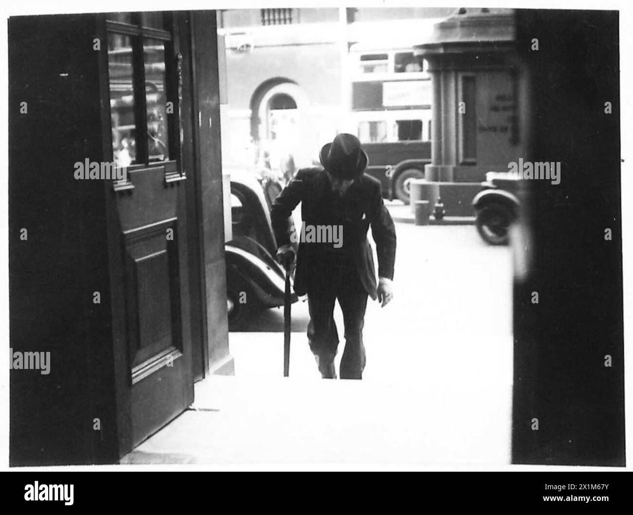 CANADIANS ARRIVING AT GREENOCK - First contingent of Canadian troops ...