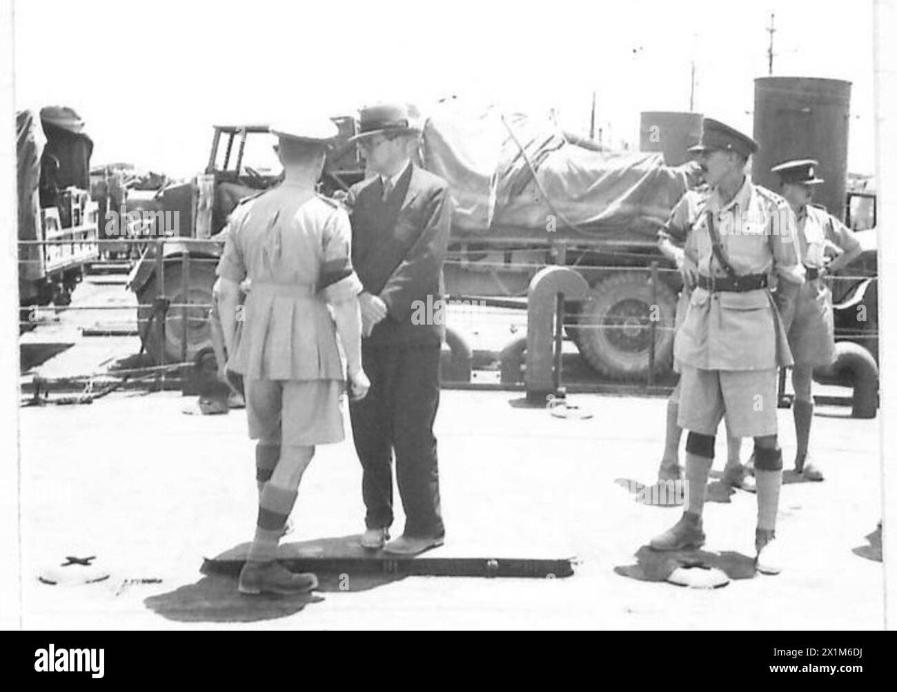 PREPARATIONS FOR THE ALLIED OFFENSIVE - Sir James Grigg talking to ...