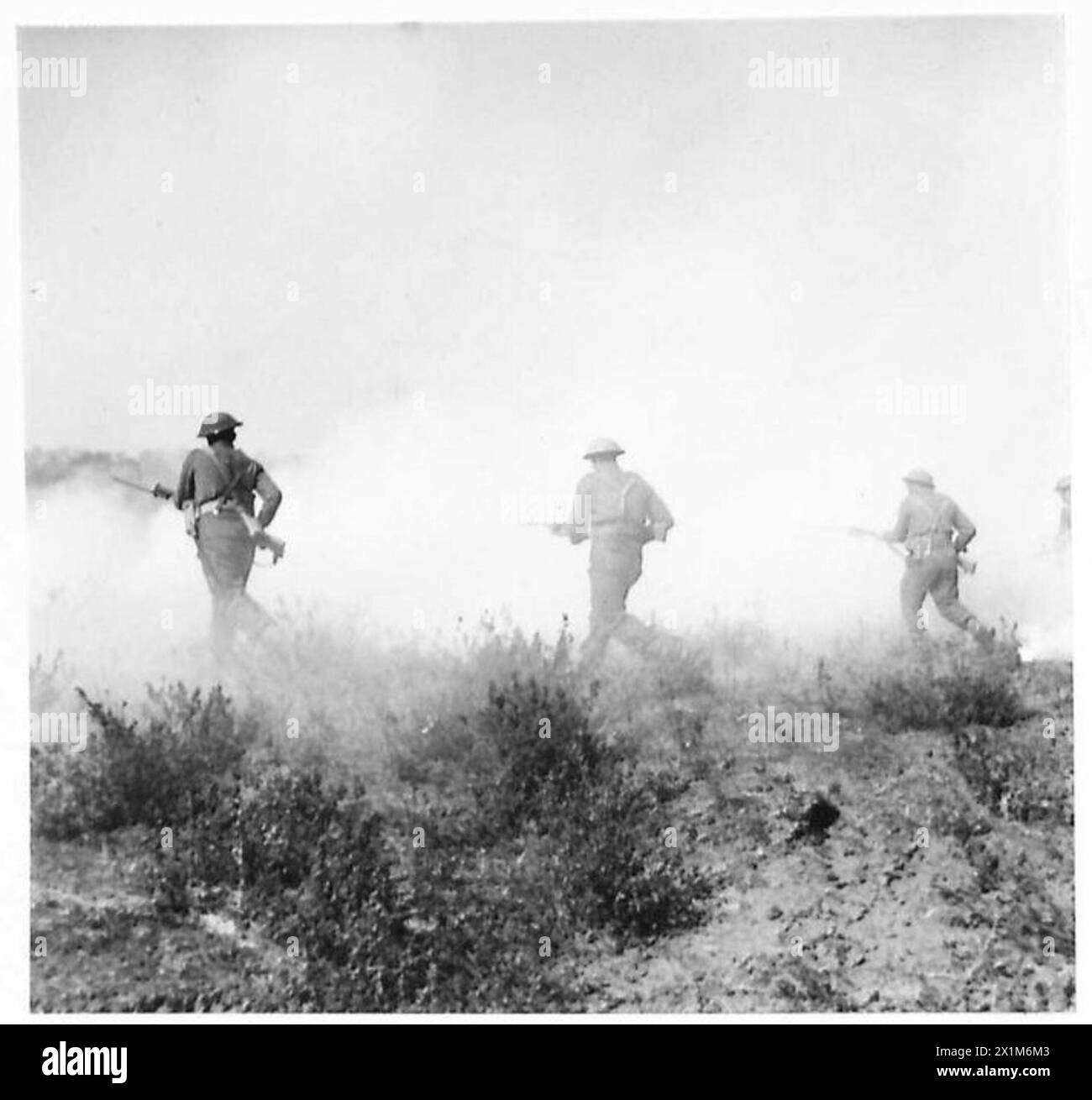 FIFTH ARMY : ACTION ON THE BRIDGEHEAD - Under cover of a smoke screen ...