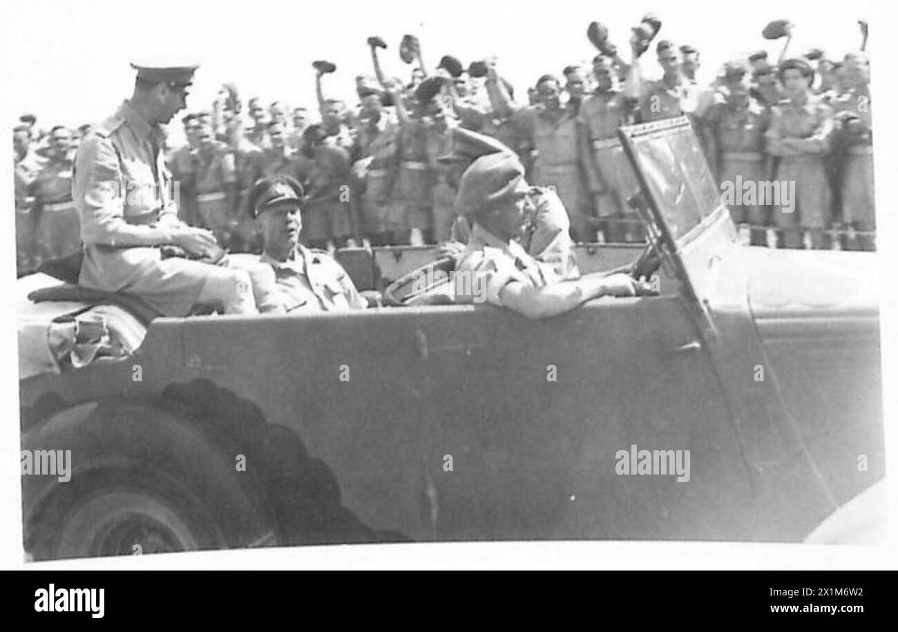 Passing troops hi-res stock photography and images - Alamy