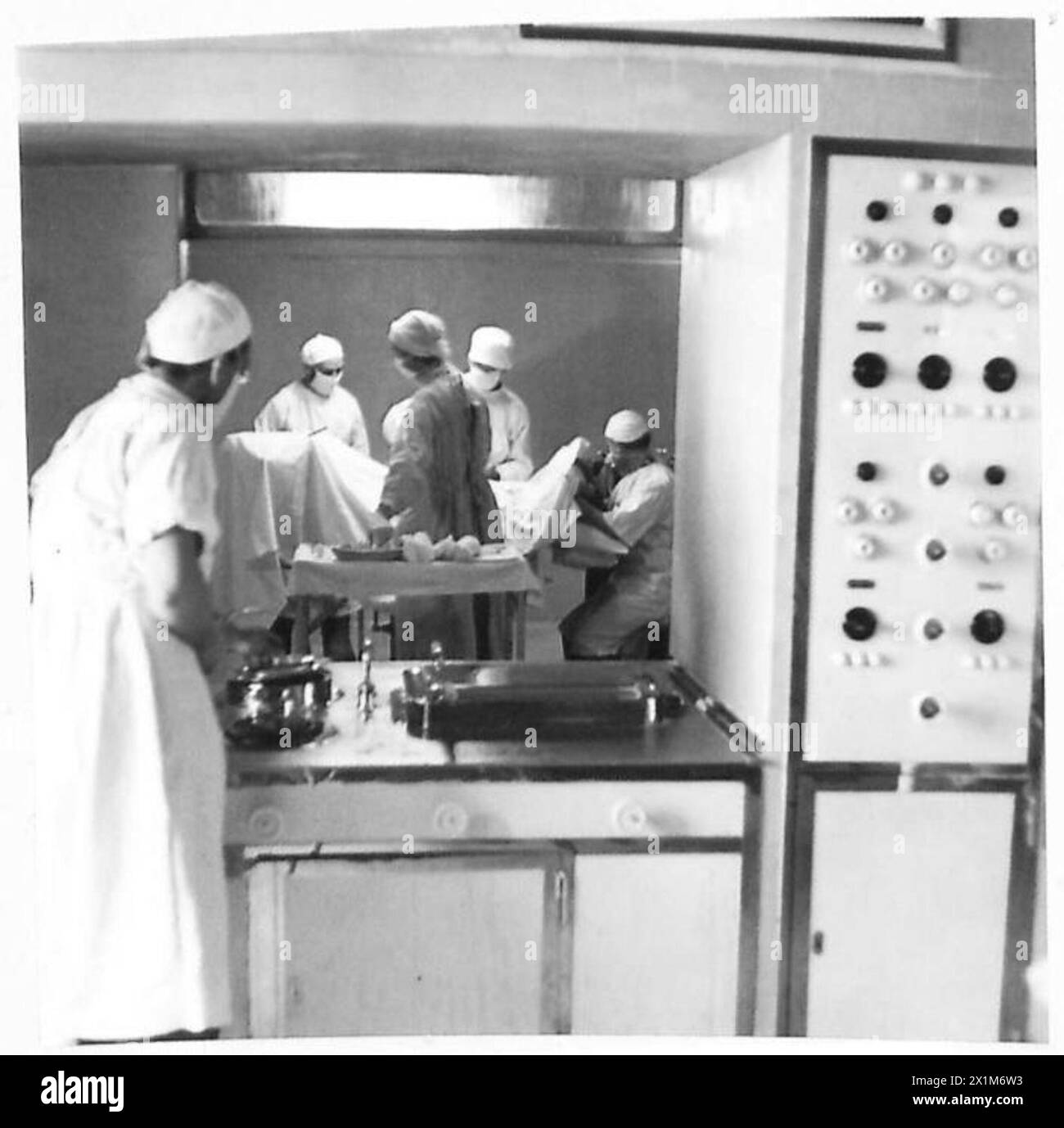 Army hospital operating room hi-res stock photography and images - Alamy