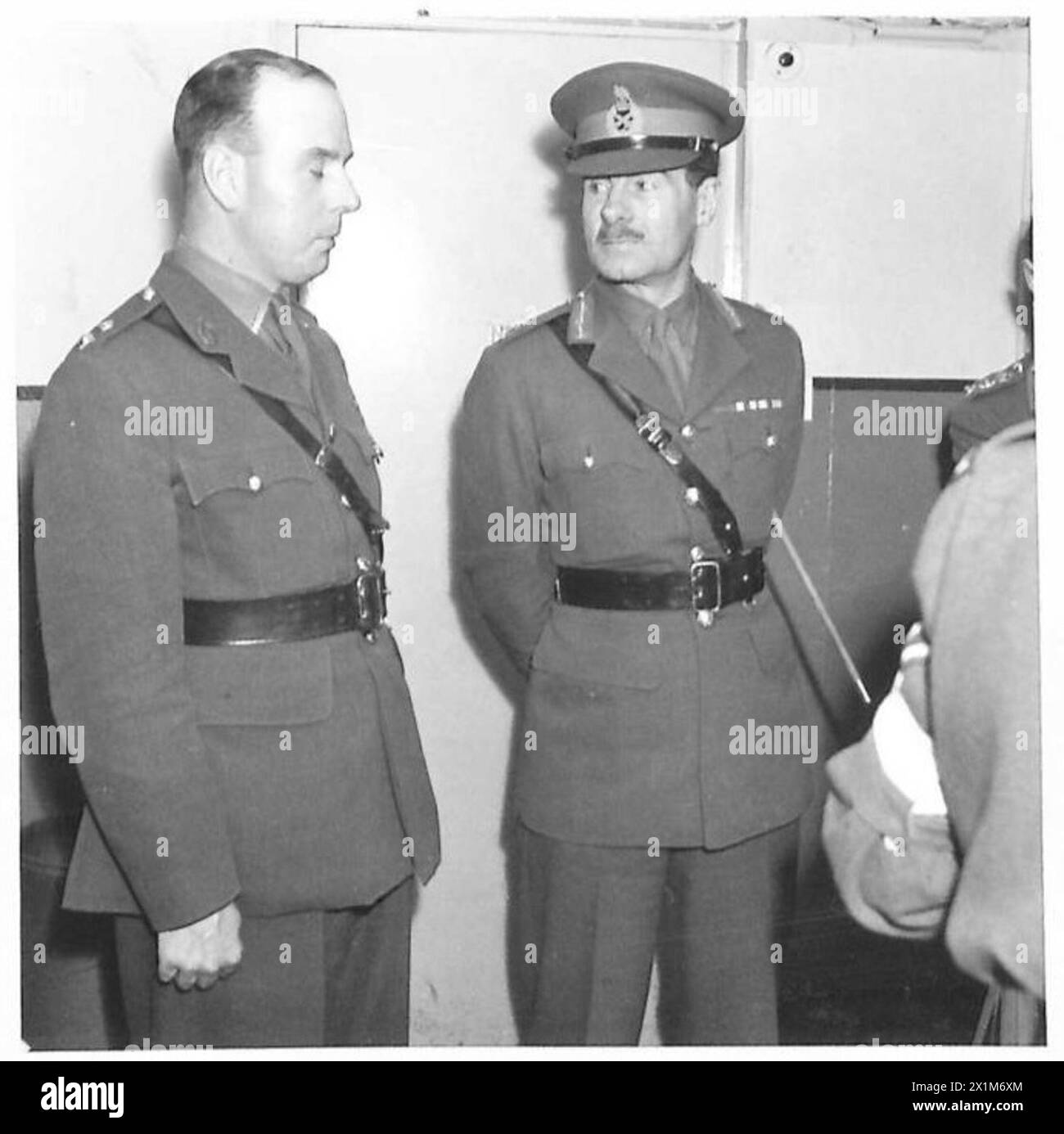 LIEUTENANT GENERAL A.E. NYE VISITS WAR OFFICE SIGNALS OFFICE ...