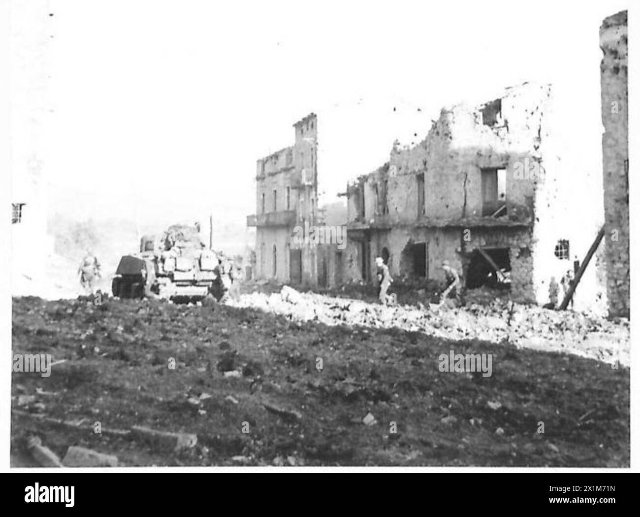 ITALY : FIFTH ARMYGARIGLIANO FRONT - Infantrymen of the 2/5 Queens and ...