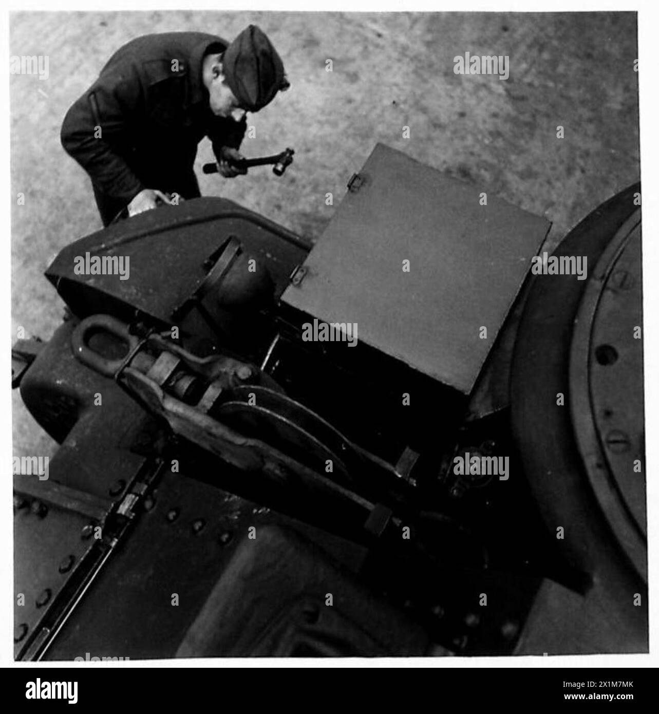 GENERAL GRANT TANK - Jack and 15-tons snatch block , British Army Stock ...