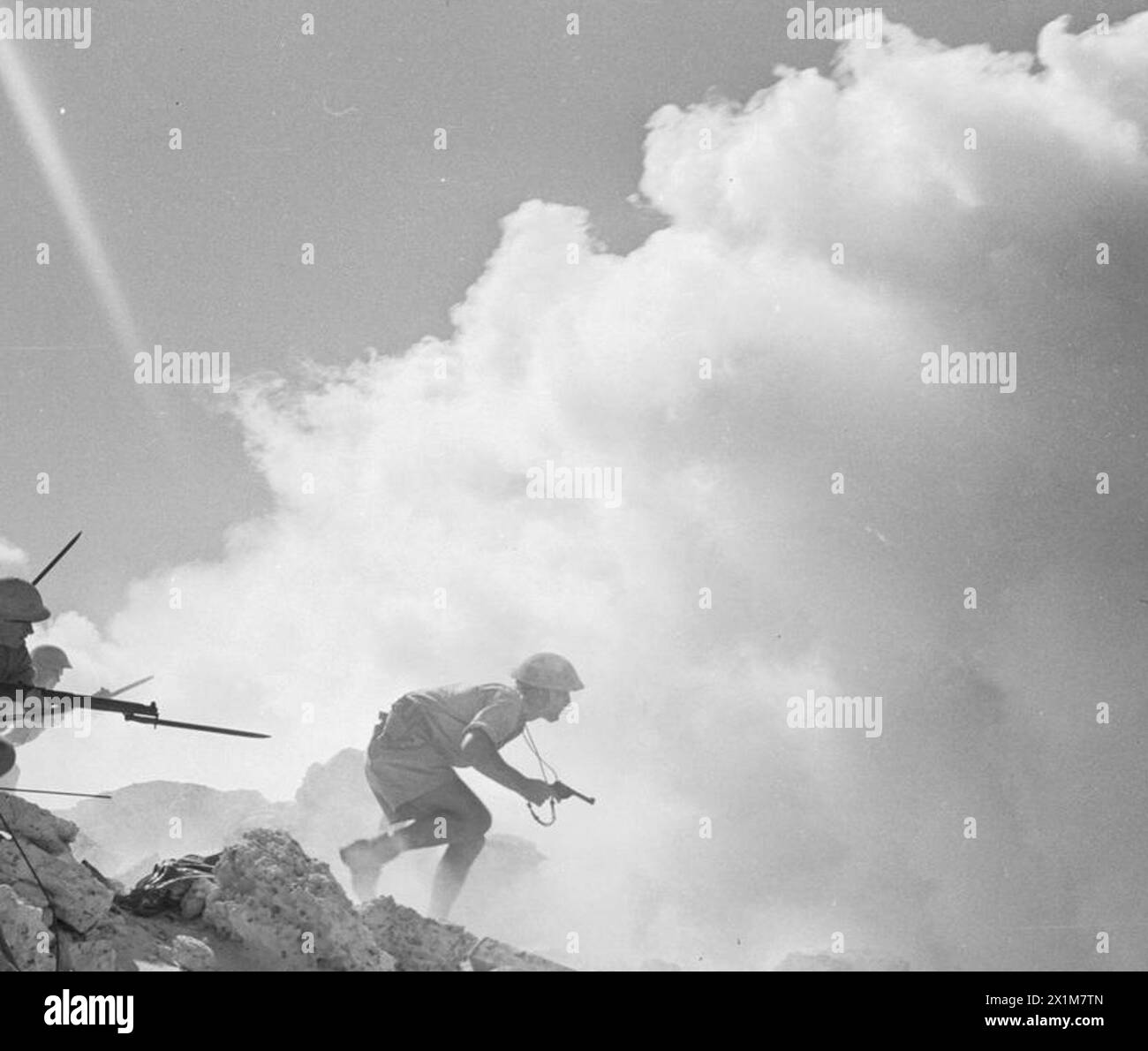 THE CAMPAIGN IN NORTH AFRICA 1940 - 1943 - Australian infantry storm a ...